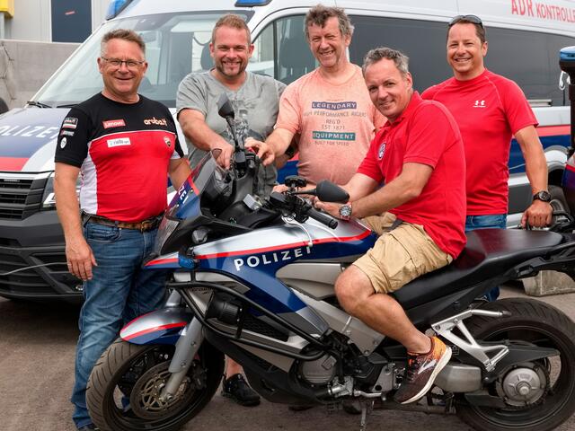 POLIZEI: Roland Rappold war am Motorrad-Parcours eine Klasse für sich ...