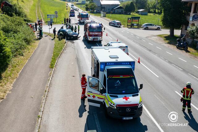 Unfall auf B1: Schwerer Verkehrsunfall zwischen Frankenmarkt und Pöndorf - Vöcklabruck