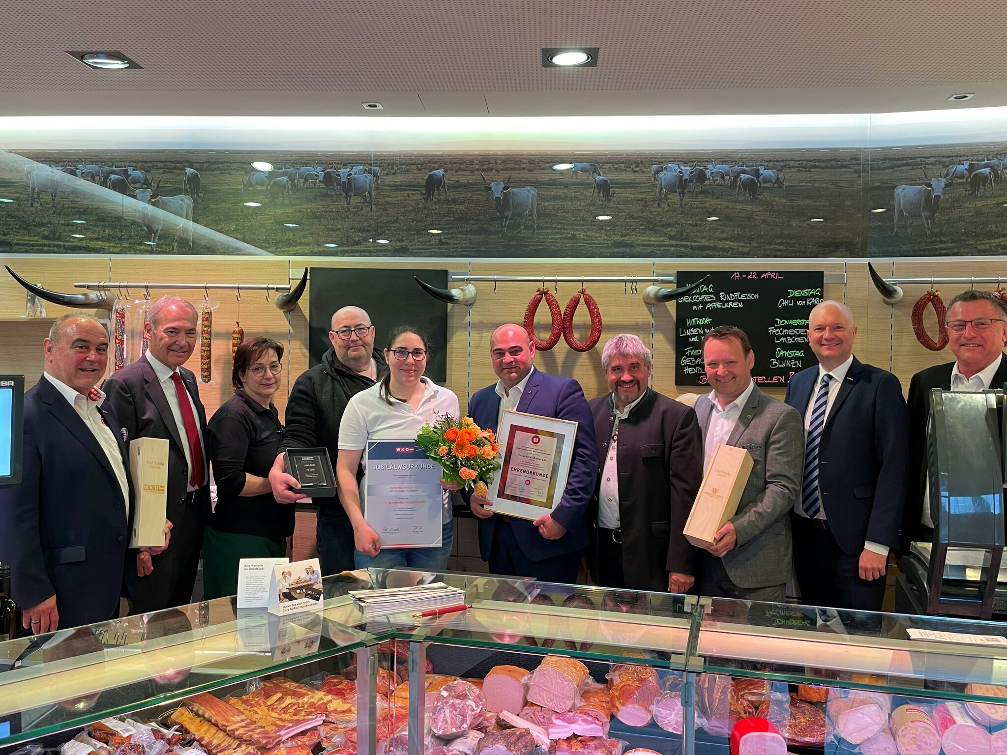 Herzlichen Glückwunsch: Betriebsjubiläum und 60er vom Seniorchef Karlo - Neusiedl am See