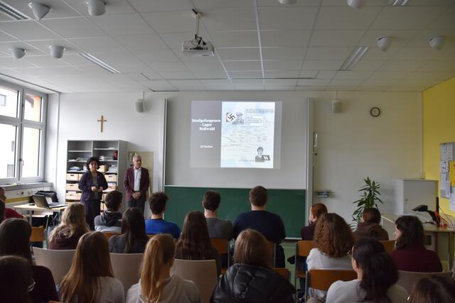 Lila Winkel: Vortrag am Wieselburger Gymnasium über Nazi-Opfer - Scheibbs