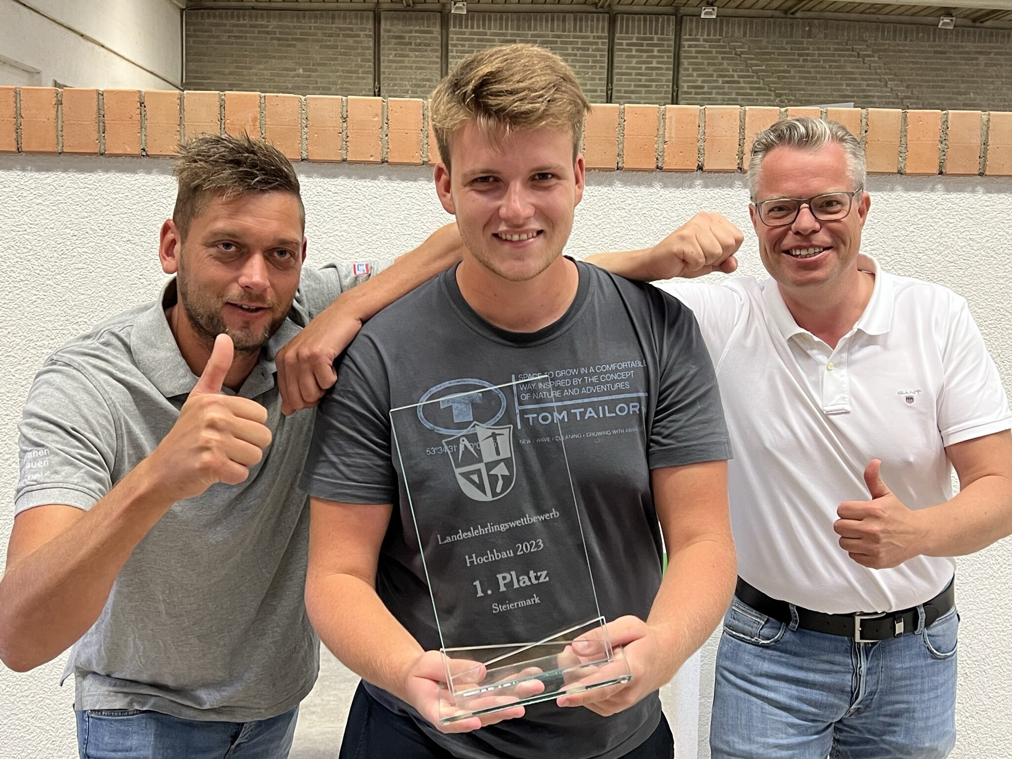 Landeslehrlinsgwettbewerb: Haushoher Sieg für Maurer Christoph Bachl ...