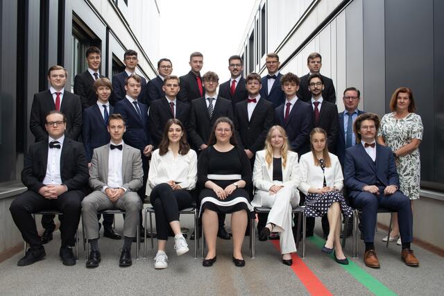 Maturafotos der HTL Grieskirchen: Bildergalerie: Schüler erhalten ...