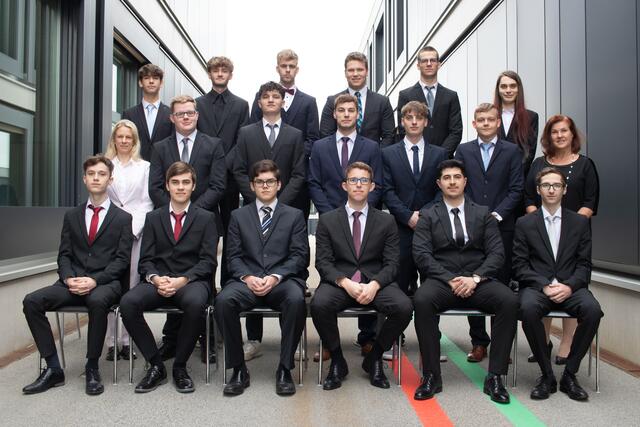 Maturafotos der HTL Grieskirchen: Bildergalerie: Schüler erhalten ...