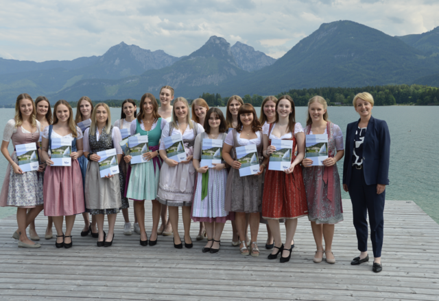 Freude am Wolfgangsee: Schülerinnen der HLW Wolfgangsee haben ihre ...