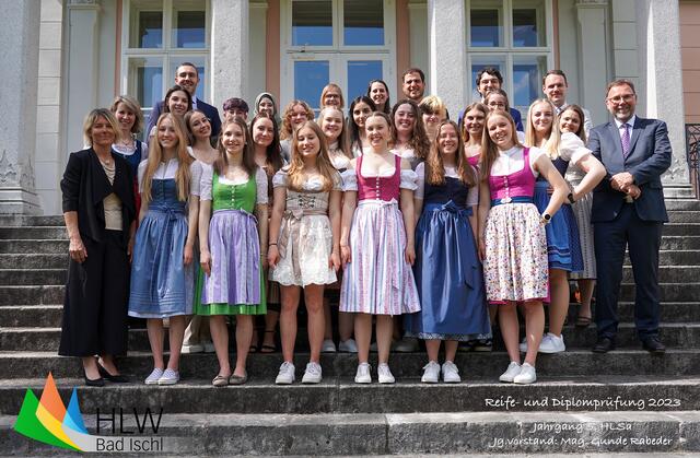 Ein besonders guter Jahrgang: Matura und Abschlussprüfung an der HLW ...
