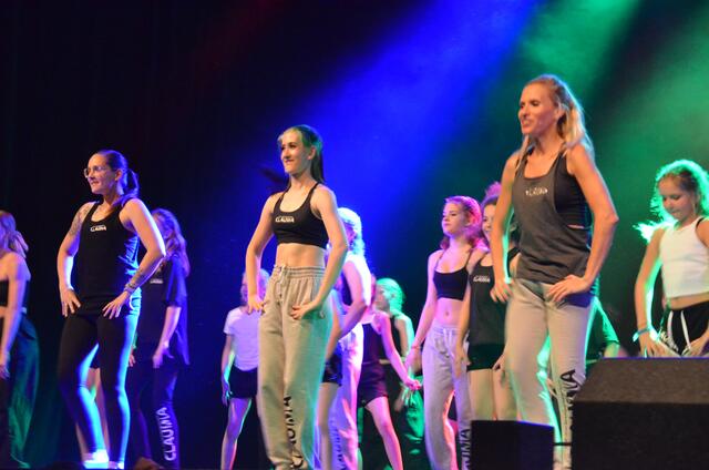 Abschluss-Show des Tanz- und Bewegungszentrums: "Dance, Dance, Dance ...