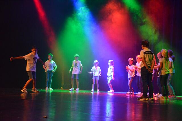 Abschluss-Show des Tanz- und Bewegungszentrums: "Dance, Dance, Dance ...