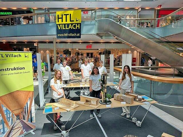 Zum Thema "Umwelt und Klima": Die HTL stellte im Atrio Villach aus ...