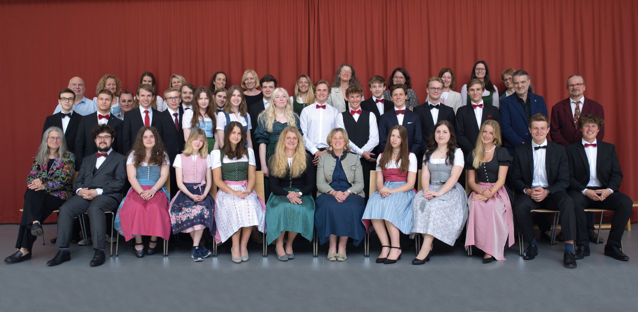 Gymnasium Bad Ischl: Matura bestanden und mit Kutsche chauffiert ...