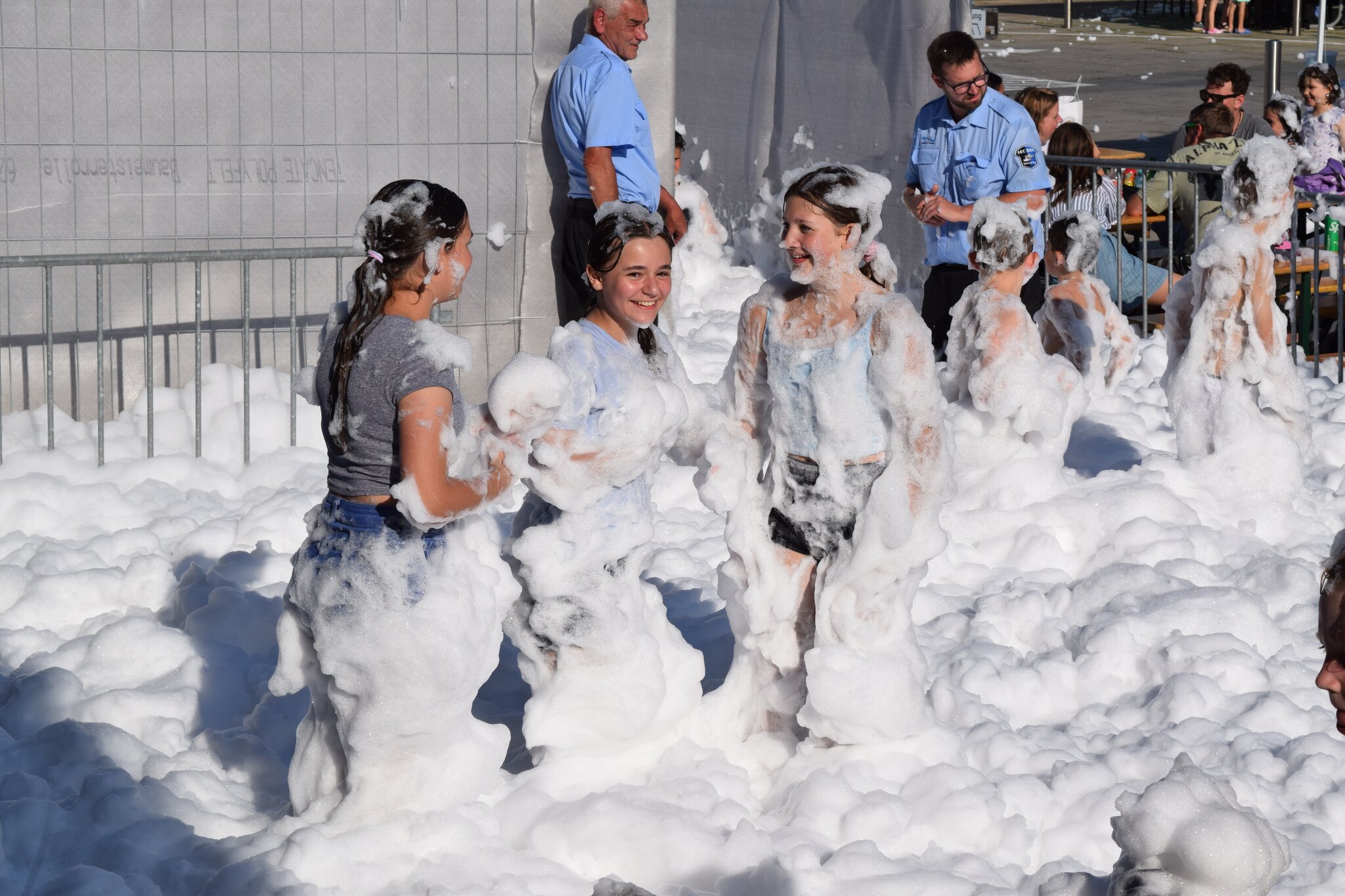 Stadtplatz Mürzzuschlag: Große Schaumparty zum Schulschluss - Mürztal