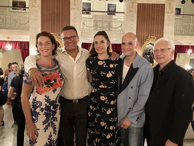 Bejubelter "Cabaret"-Musicalabend in Baden:: Wenn die Welt in Stücke ...