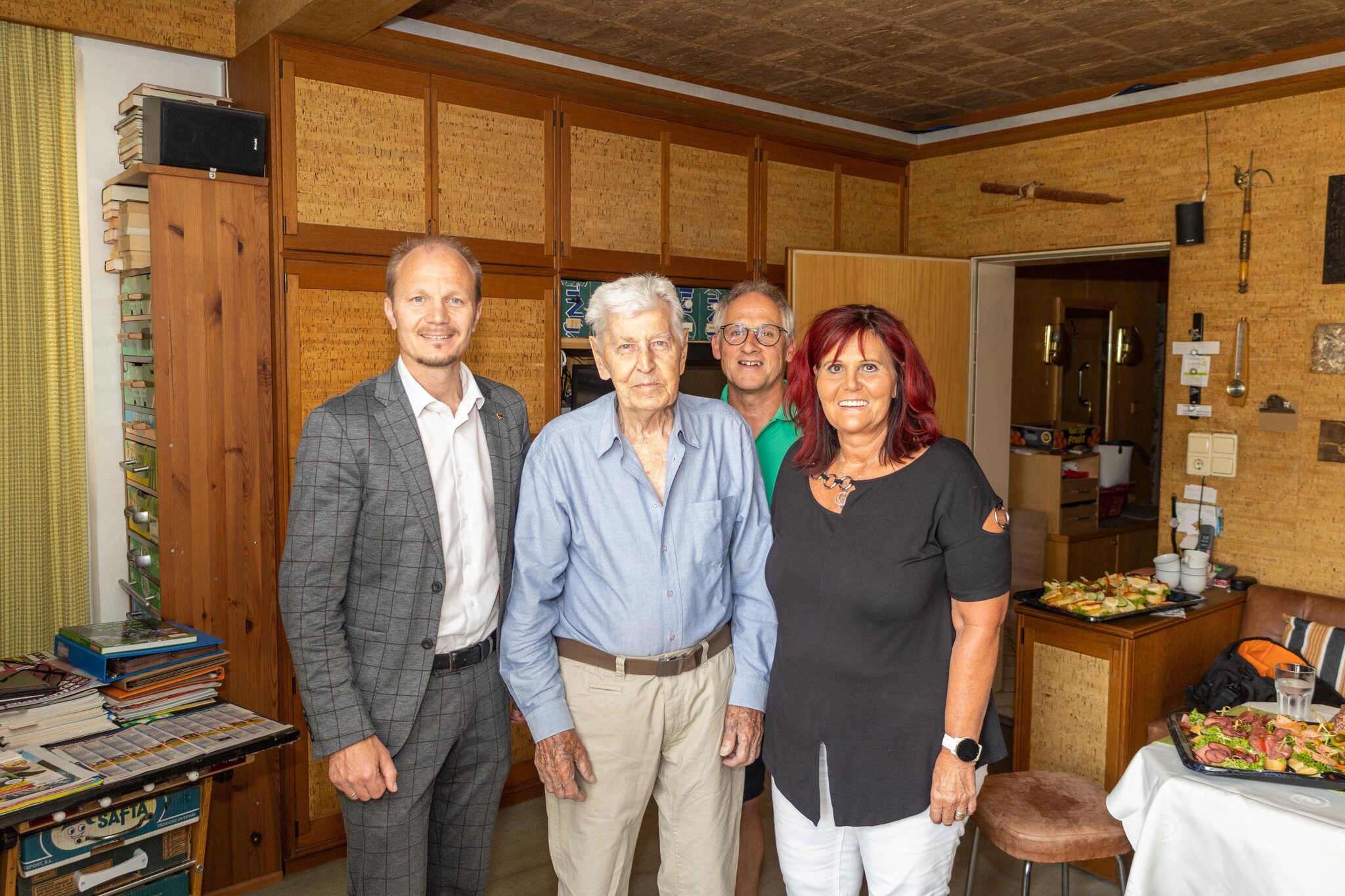 Einmal um die ganze Welt: Weltenbummler Simon Ebner feiert 100. Geburtstag - Innsbruck