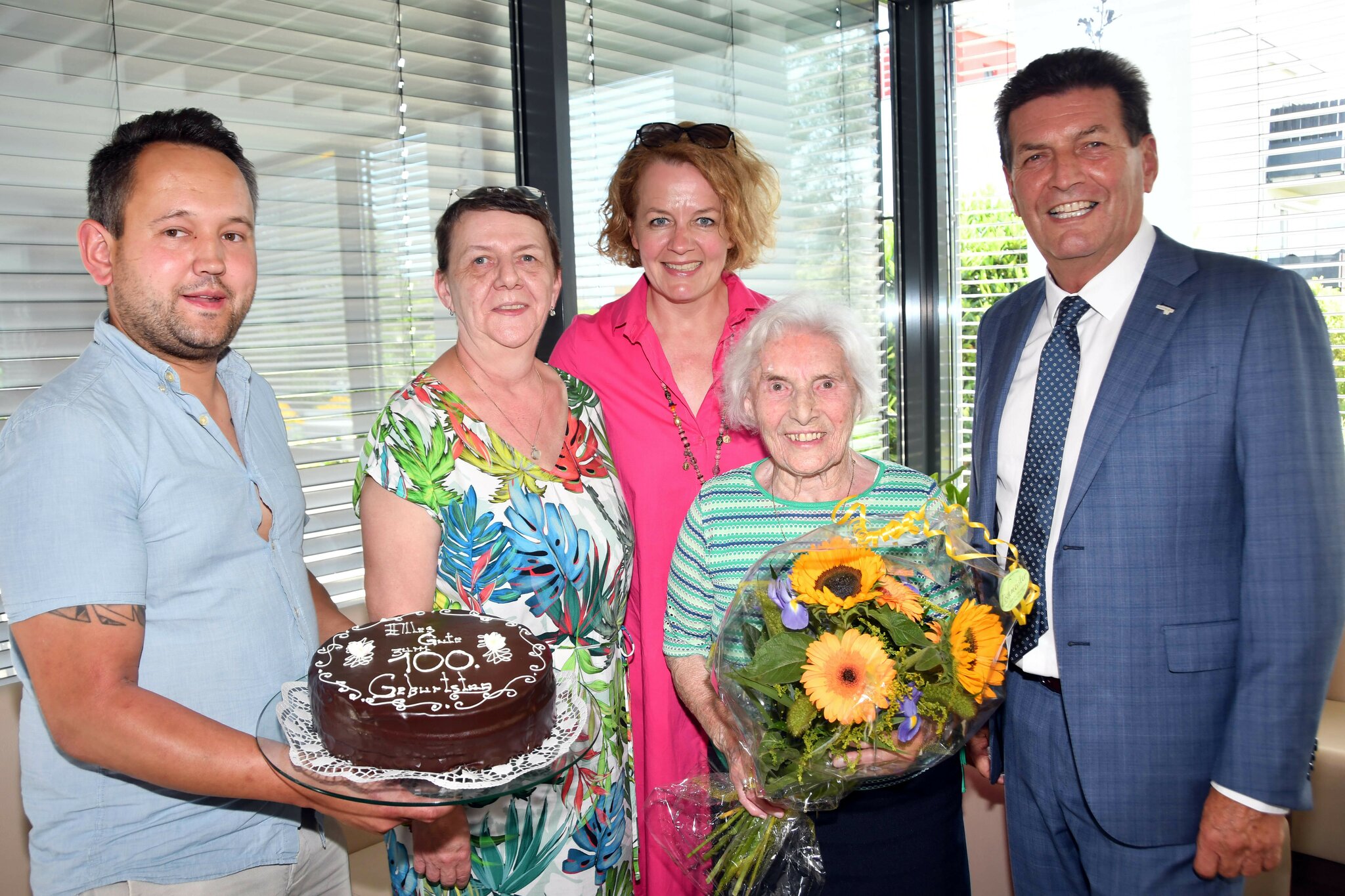 Pflegezentrum Langenlois: Angela Brunner feierte 100. Geburtstag - Krems