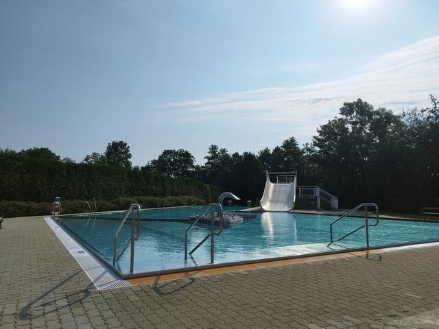 Selbstständiges Schwimmen lernen: Schwimmkurs im Mettmacher Freibad - Ried