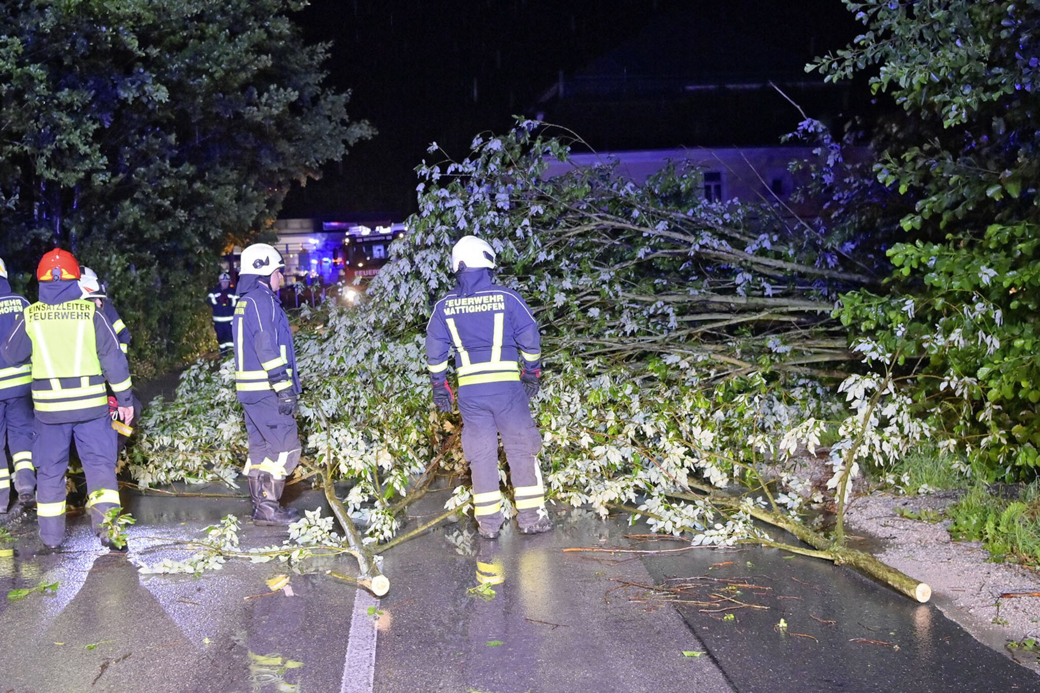 Unwetter und Sturm über Oberösterreich: Feuerwehren im Großeinsatz ...