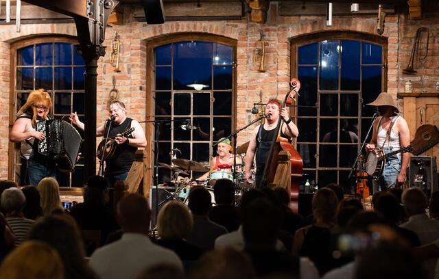 TONspuren Asitz: Eine Band aus dem hohen Norden sorgte für Stimmung ...