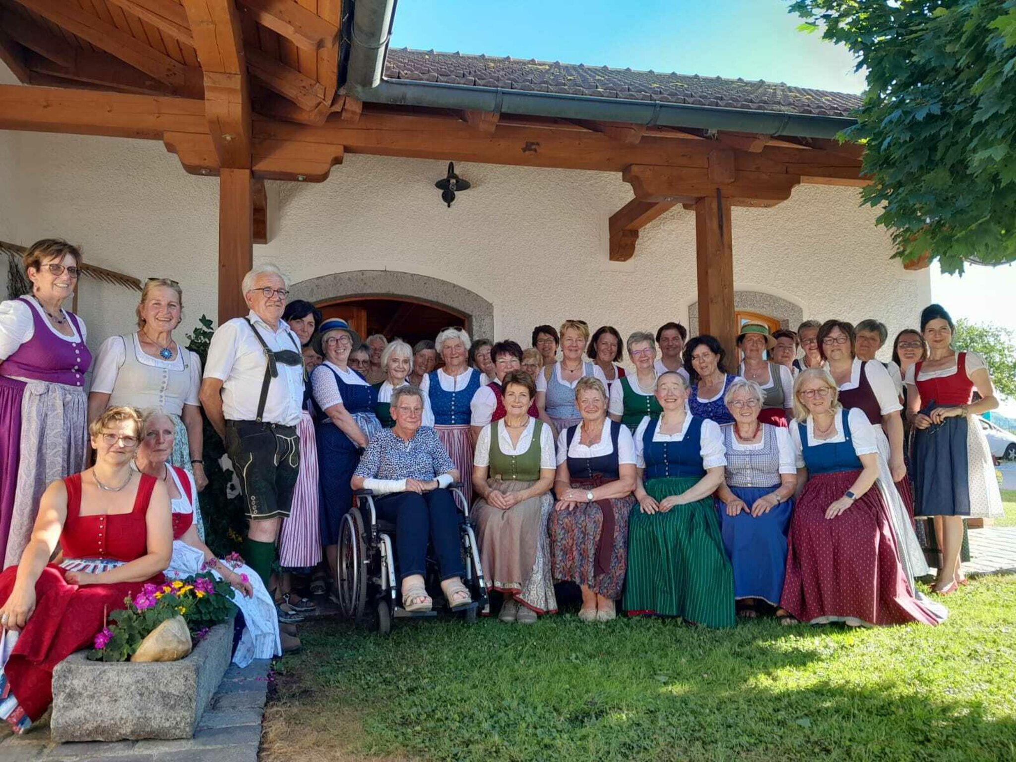Ausflug: Oberösterreichs Goldhaubenfrauen besichigten Innviertel - Ried