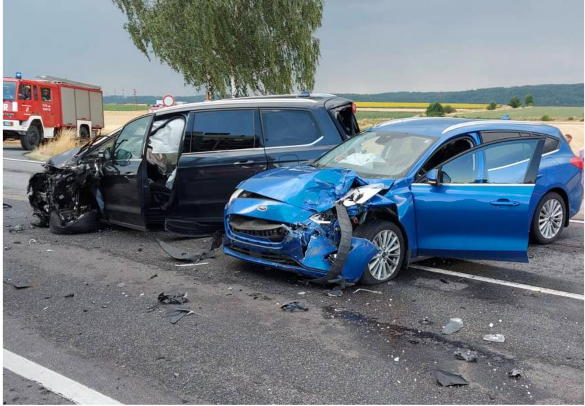 Bezirk Horn: LKW landete nach einem Auffahrunfall zweier PKWs im ...