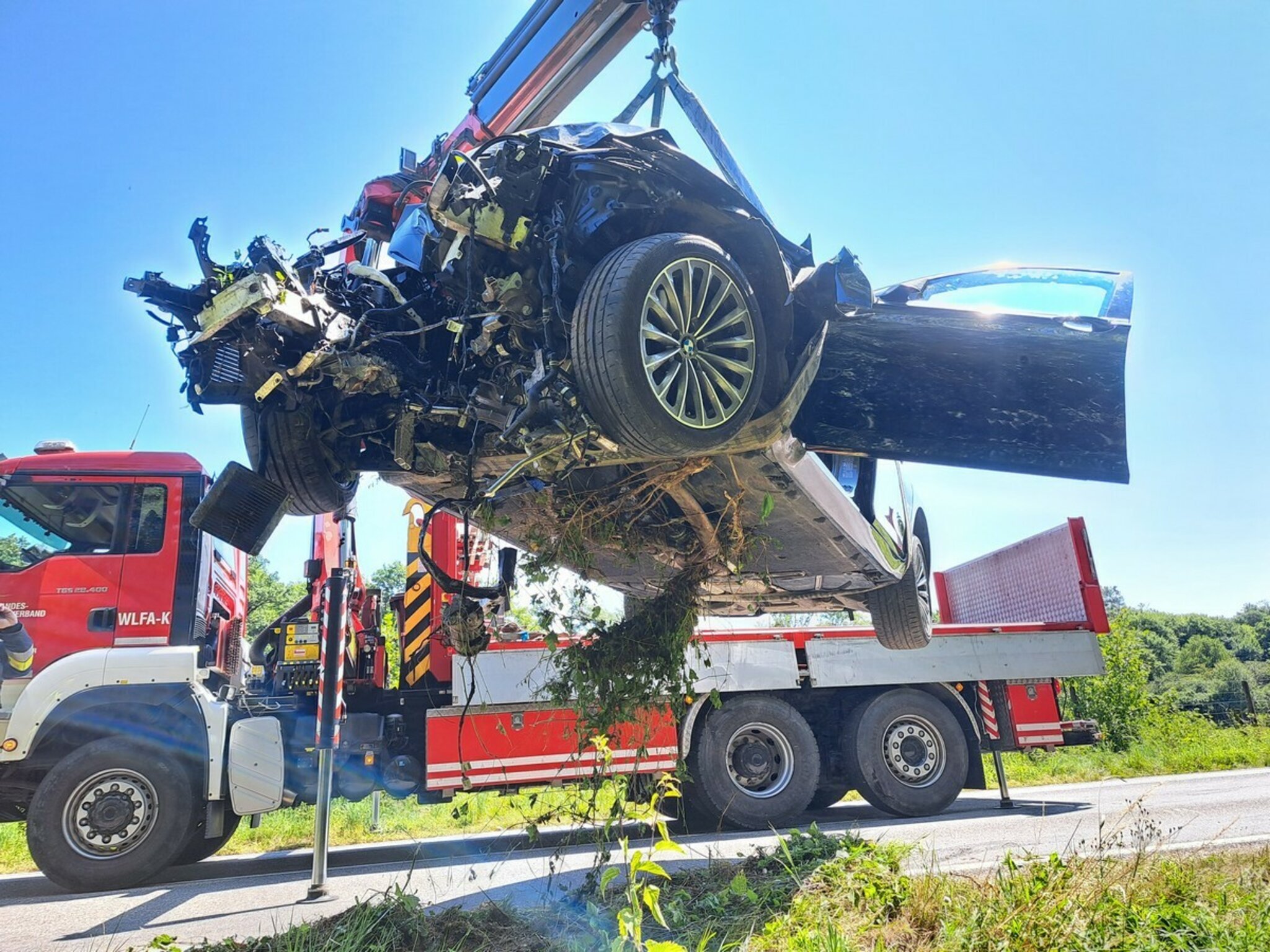 Verkehrsunfall bei Ernstbrunn: Auto krachte gegen einen Baum - Korneuburg