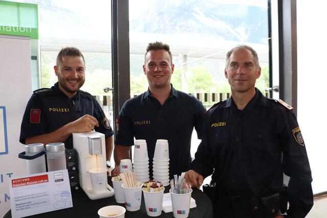 Coffee with Cops: Unkomplizierter Austausch mit Landecks Polizisten ...