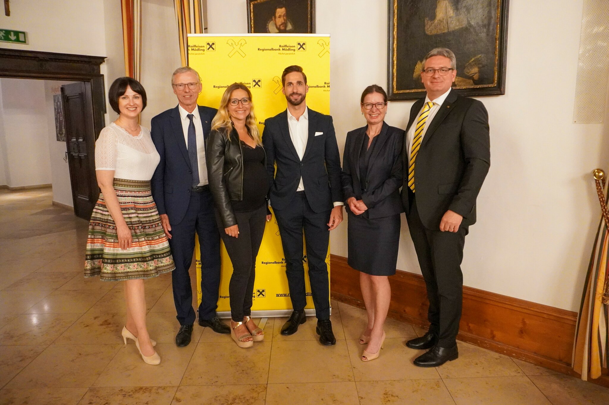 Bezirk Mödling: Größte Regionale Raiffeisenbank Österreichs feierte ...