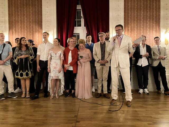 Premiere von Frühjahrsparade:: Gute Laune-Abend in der Sommerarena - Baden
