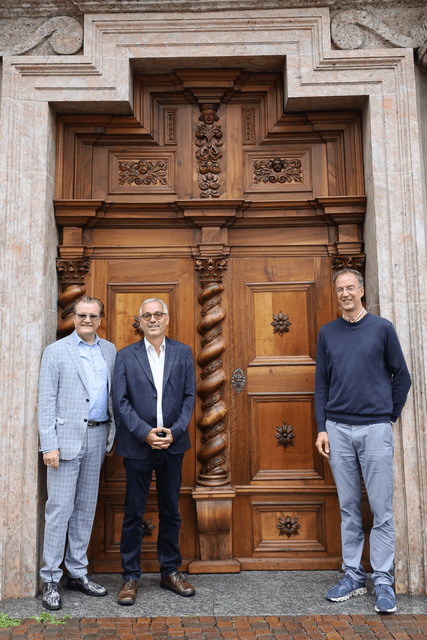 Historisches Juwel erneuert: Prachtvolle Eingangstüre der ...