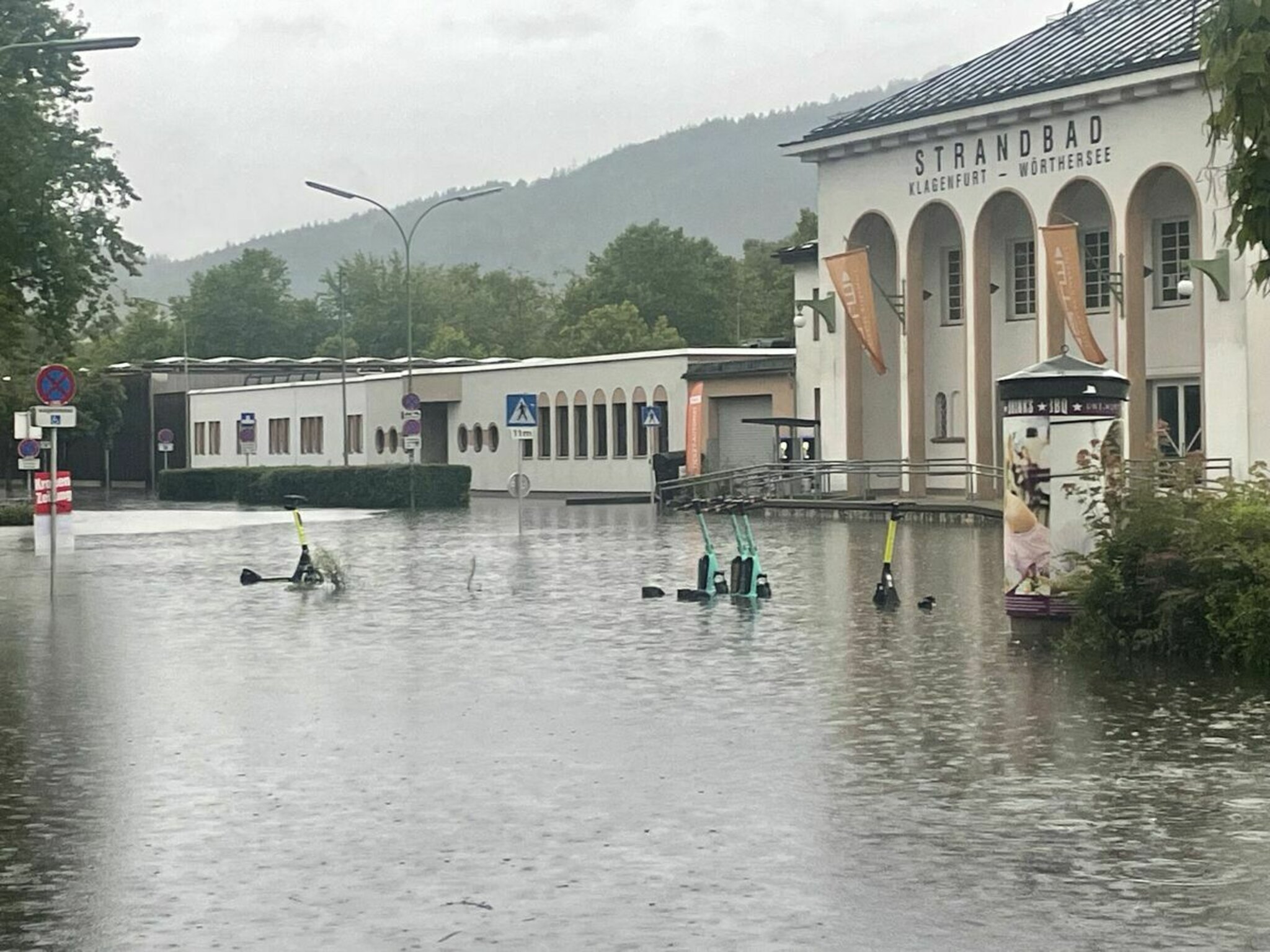 Zufahrt untersagt: Strandbad Klagenfurt bleibt bis auf Weiteres ...