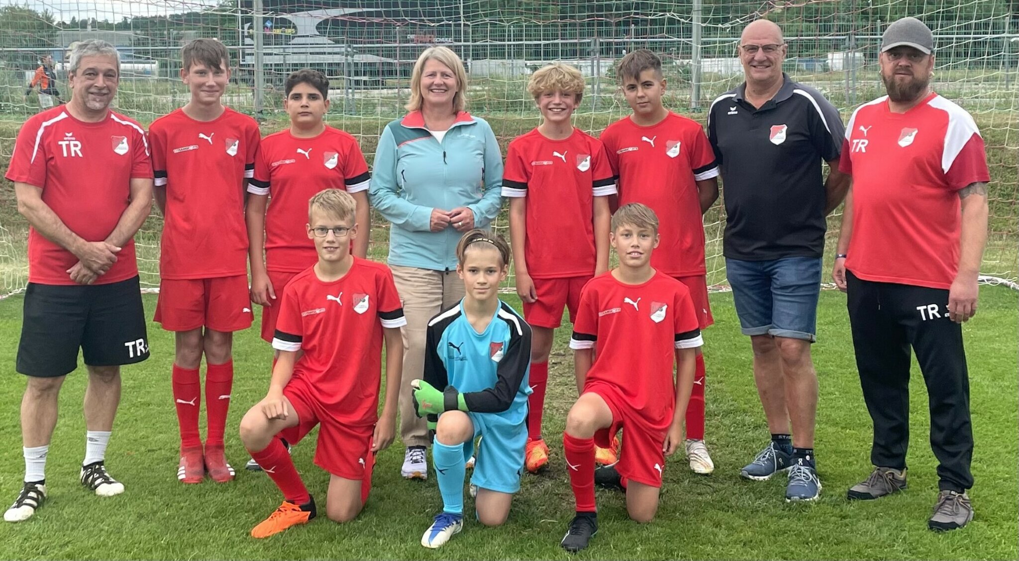 Fußball: Dressenspende für die Jugendmannschaft des BSV Enzesfeld/Hirtenberg - Triestingtal