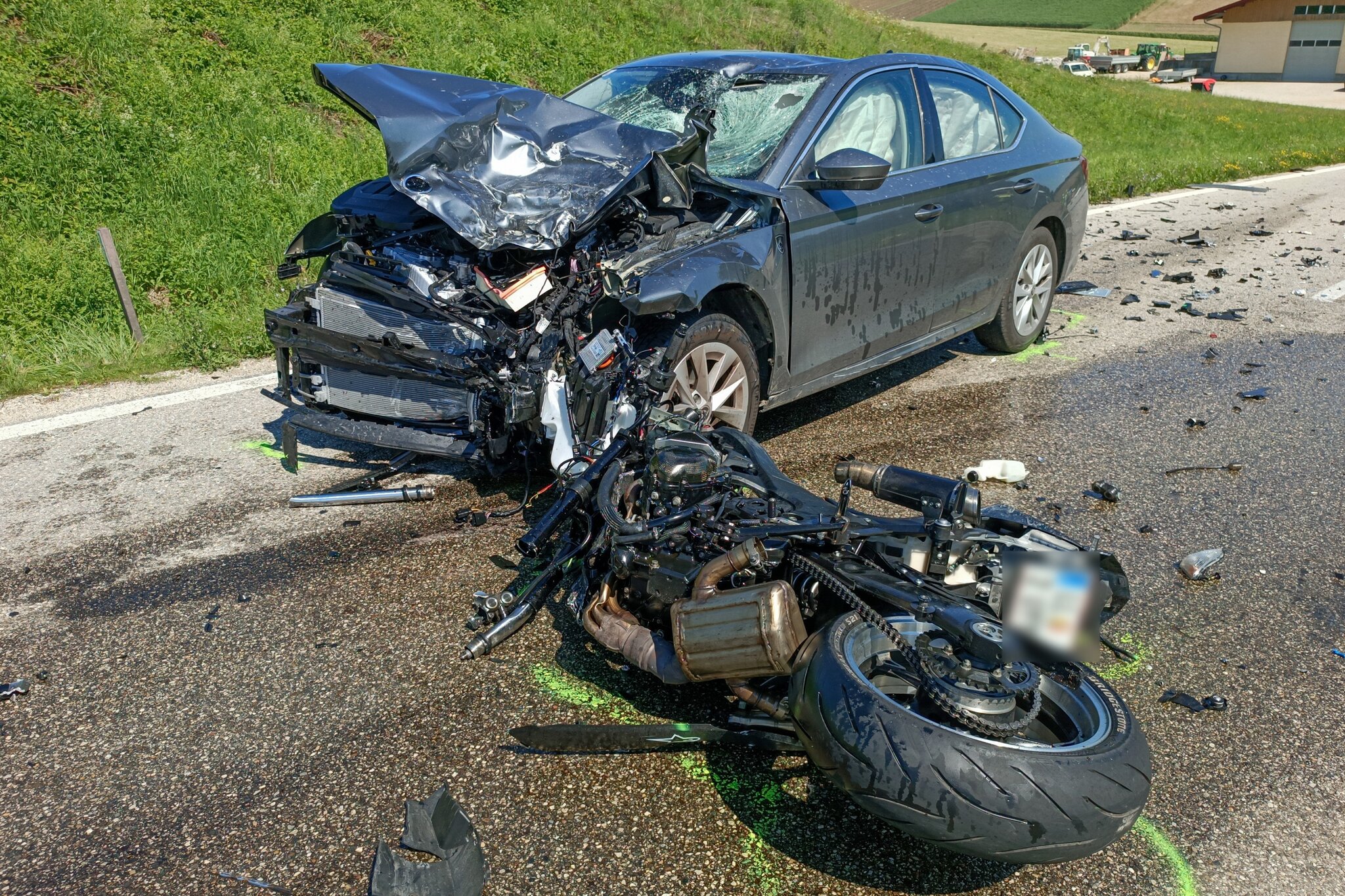 Überholmanöver trotz Gegenverkehr: Toter und Schwerverletzte bei Motorradunfall in St. Marien ...