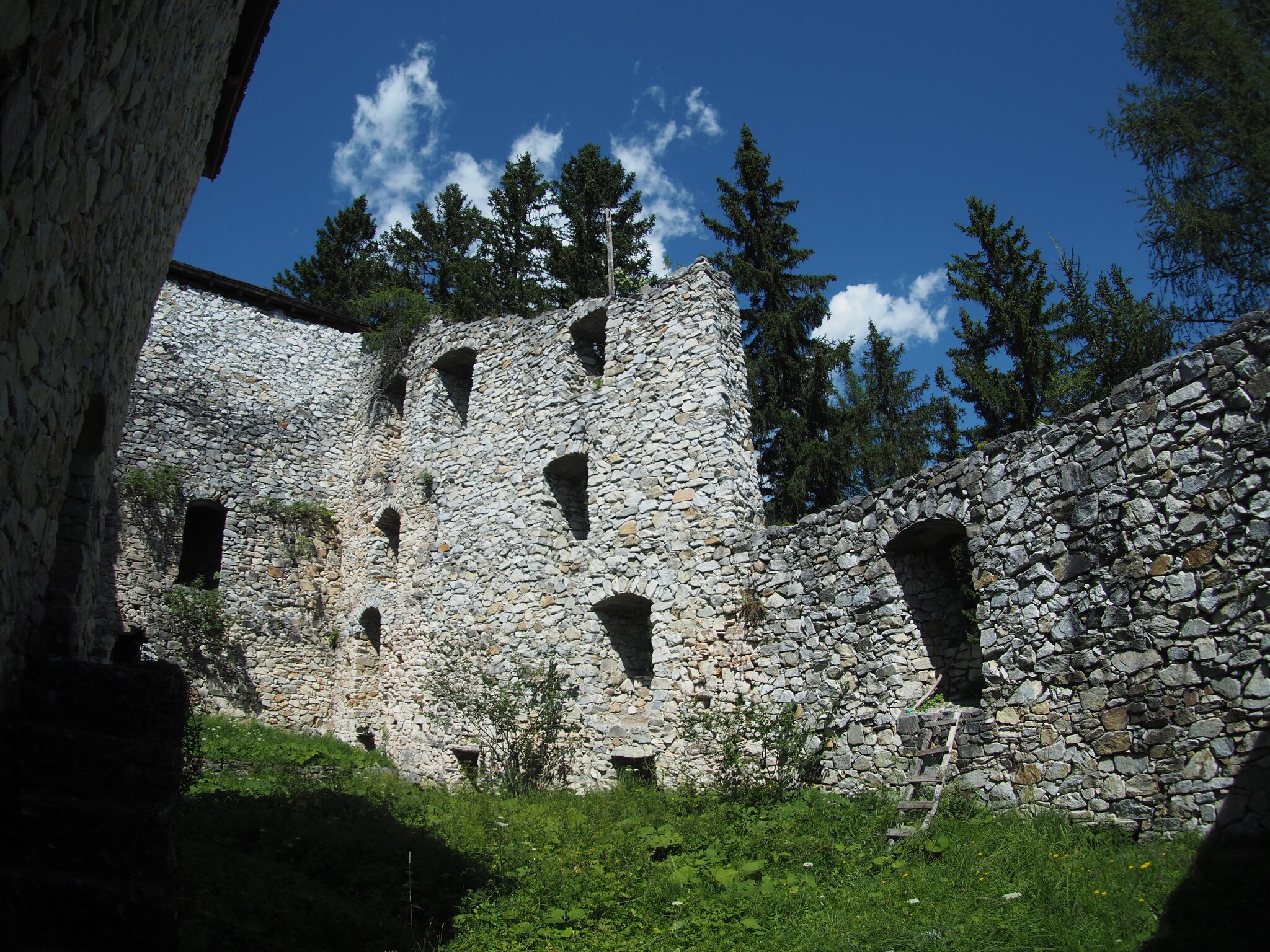 Burg Ruine Klingenstein: Burg Klingenstein Steiermark - Graz