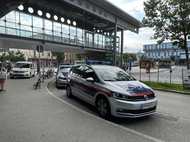Ganze Westbahnstrecke dicht: Notfall am Welser Hauptbahnhof - Wels ...