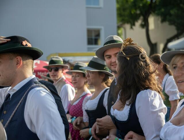 Fulminante Eröffnung: Alle Fotos vom ersten Tag am Neustifter Kirtag ...