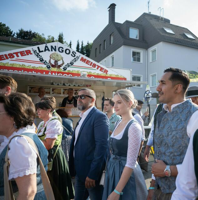 Fulminante Eröffnung: Alle Fotos vom ersten Tag am Neustifter Kirtag ...