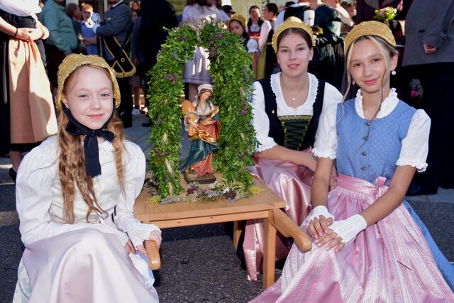 Tag der Tracht & Blasmusik: Jubiläumsfest der Goldhauben groß gefeiert ...