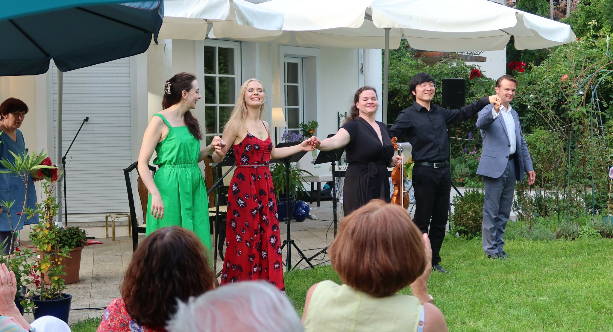 Menschen zusammenbringen: In diesem Anifer Garten erklang Wiener Musik ...