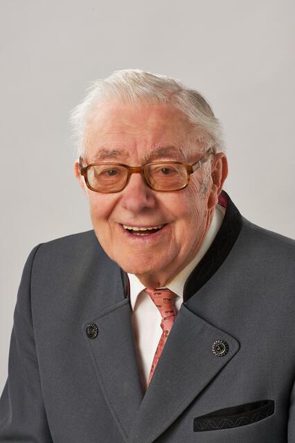 Hennersdorf: Trauer um Ehrenbürger Karl Steininger - Mödling