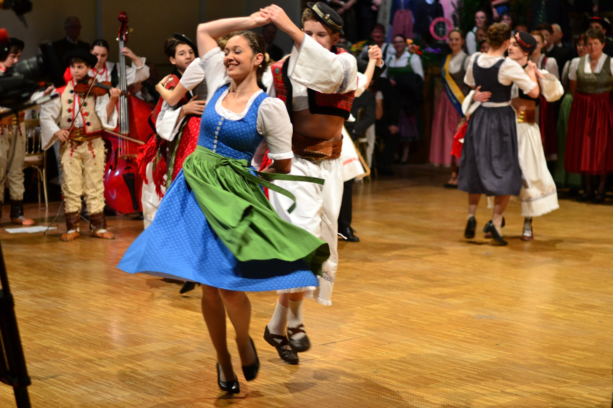 Zum Dirndlgwandsonntag in Horn: Senden Sie uns Ihre besten Trachten ...