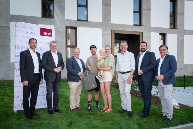 NEUE HEIMAT TIROL: Schlüsselübergabe der neuen Wohnanlage am Zeughaus ...