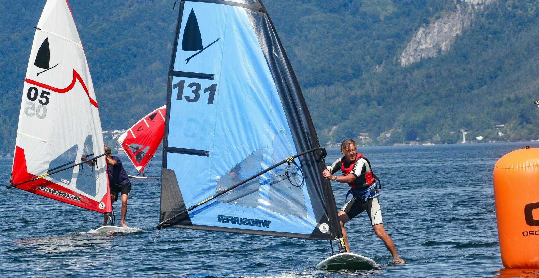 Windsurfen: Thomas Wallner gewinnt das Rindbach Häfn' - Salzkammergut
