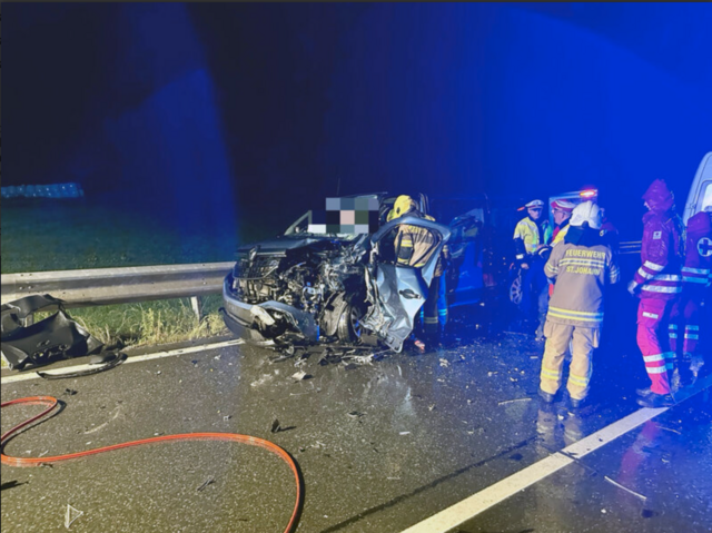 Acht verletzte Personen: Schwerer Crash auf B311 in St. Johann - Pongau