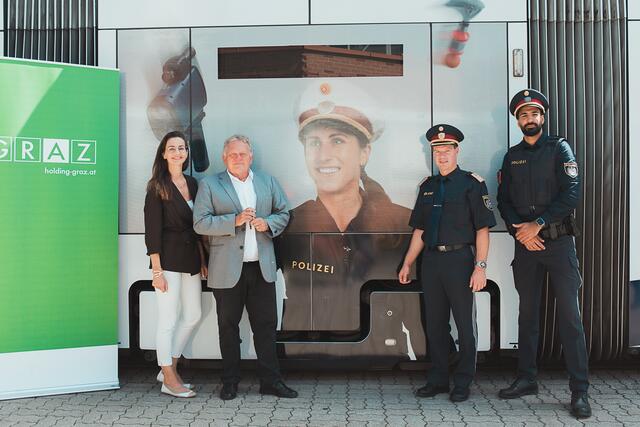 Polizeiberuf sichtbarer machen: Recruiting-Bim startet in Graz durch - Graz