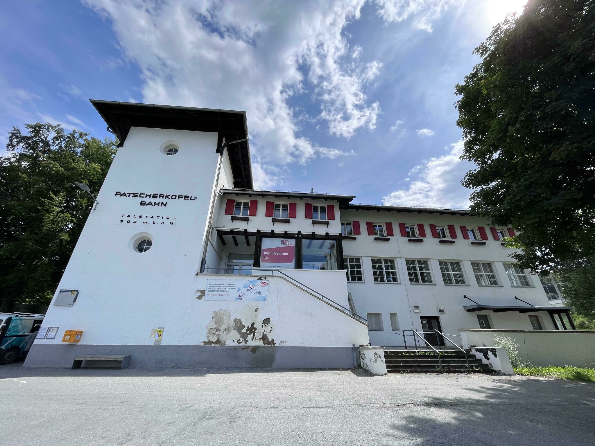 Alte Talstation: Trauriges Erscheinungsbild im Herzen von Igls - Innsbruck