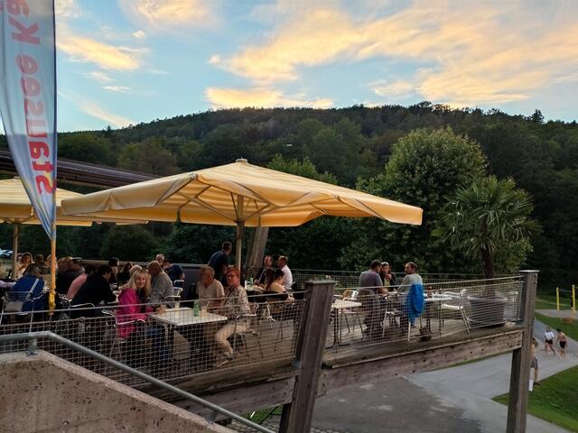 Bildergalerie und Video: Zahlreiche Gäste bei der Beachparty am Stausee ...