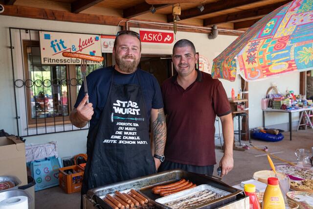 Familienfest: Grillerei, Hüpfburg und viel Spaß - Neunkirchen