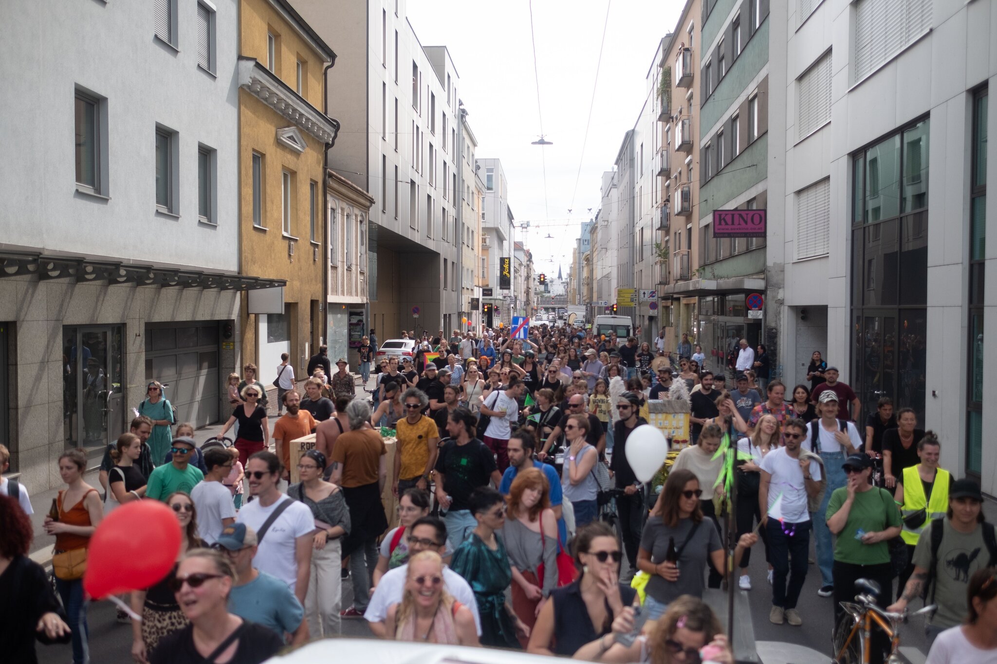 Straßenfest im Neustadtviertel: Erfolgreiche Premiere für HumBum-Parade ...