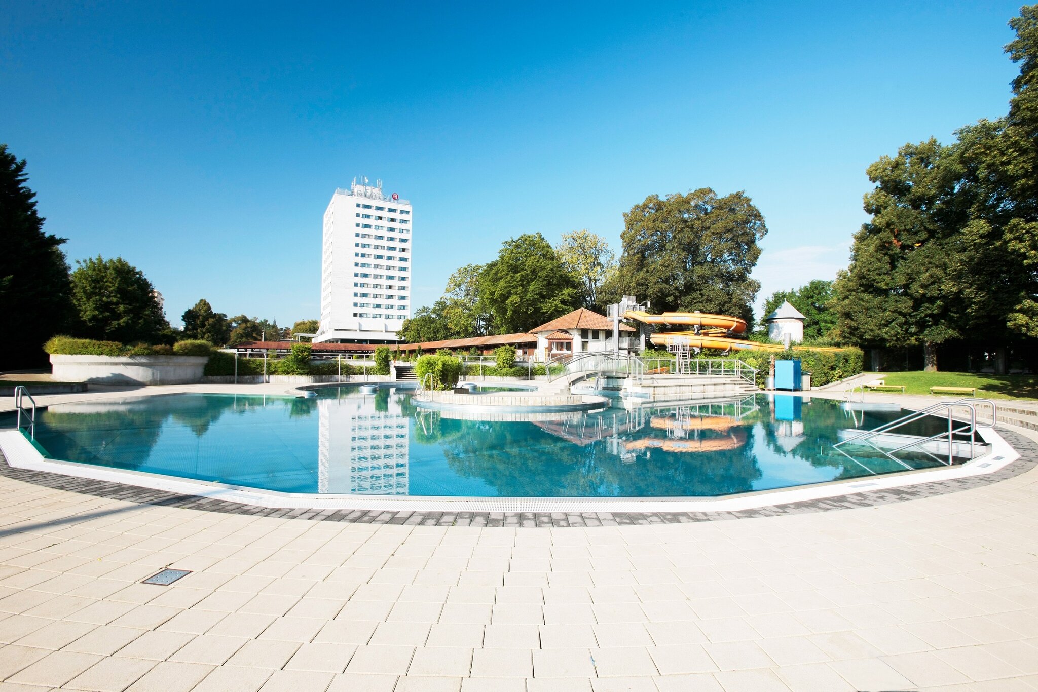 Bis zu 30 Grad: Verlängerter Freibad-Spaß im Parkbad dank Sonnenschein ...