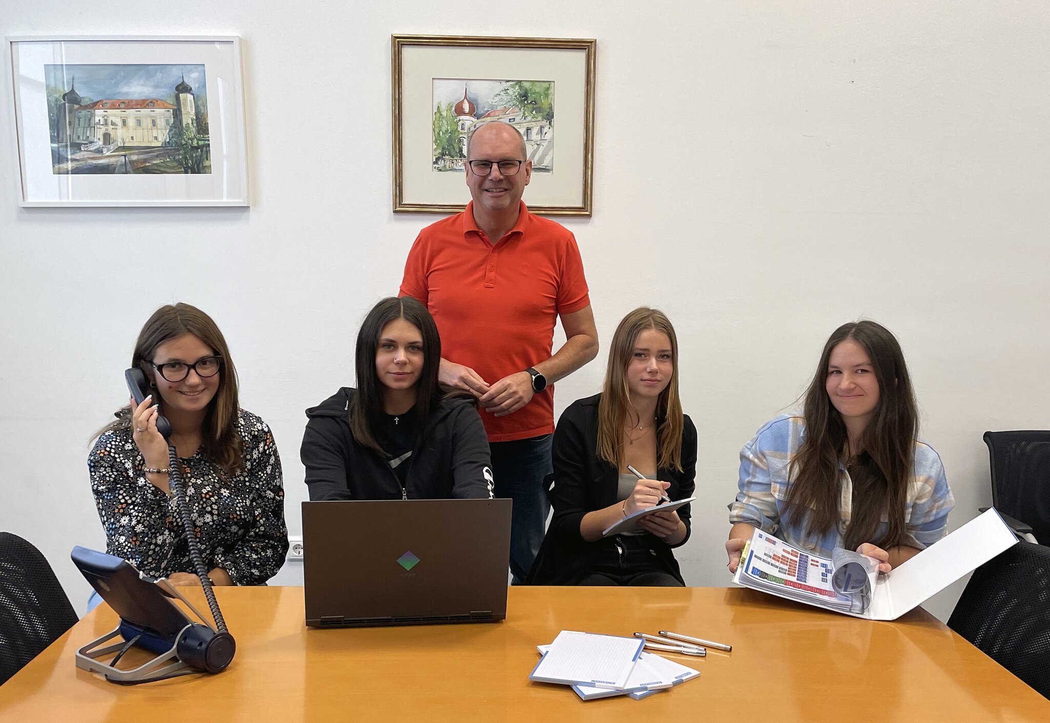 Vier neue Lehrlinge: Stadtgemeinde Schwechat investiert in die Zukunft ...