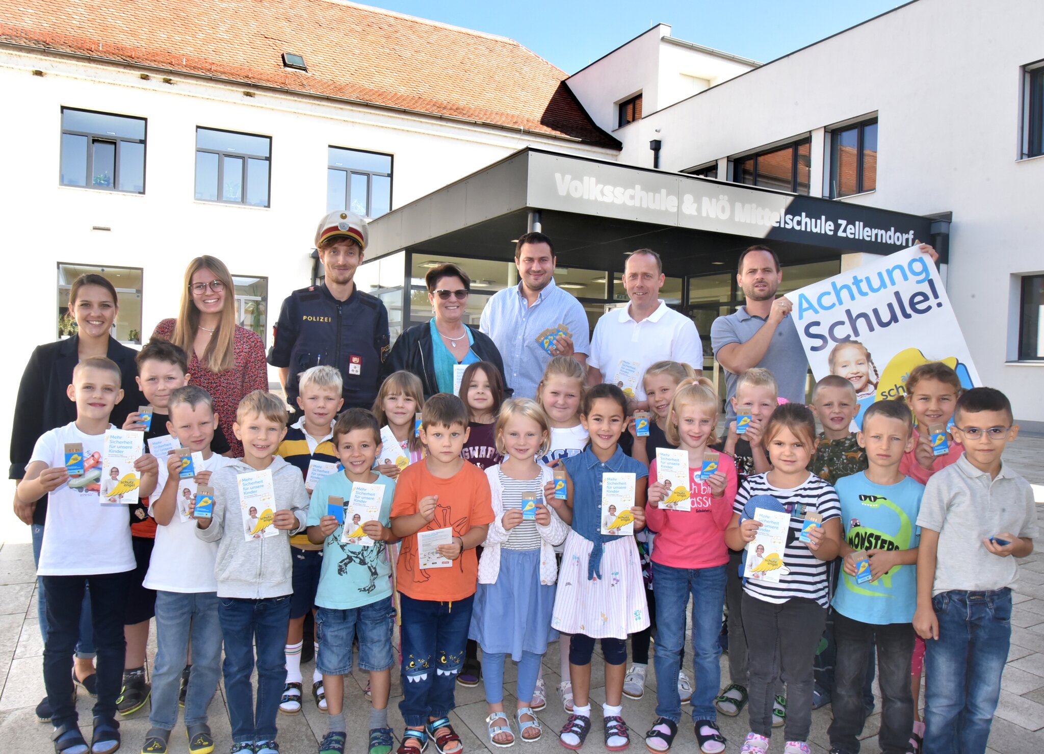Achten auf die Schulkinder: Schutzengelaktion Schulweg in Zellerndorf ...