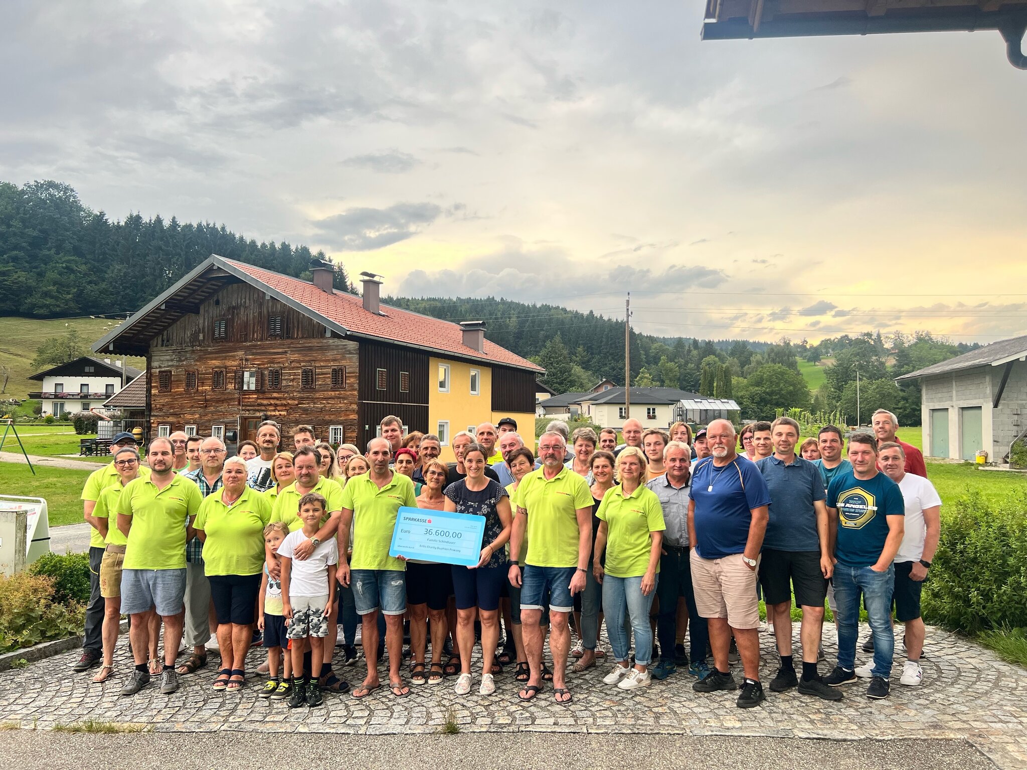 Charityduathlon Powang: Spendenrekord: 36.000 Euro für junge Familie ...